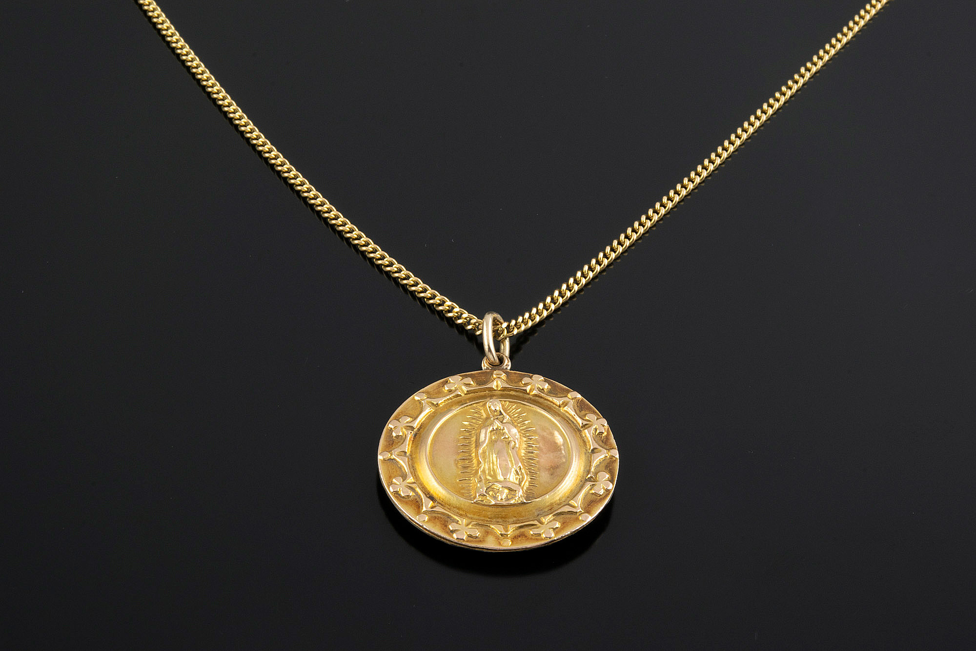 MEDALLA CON CADENA