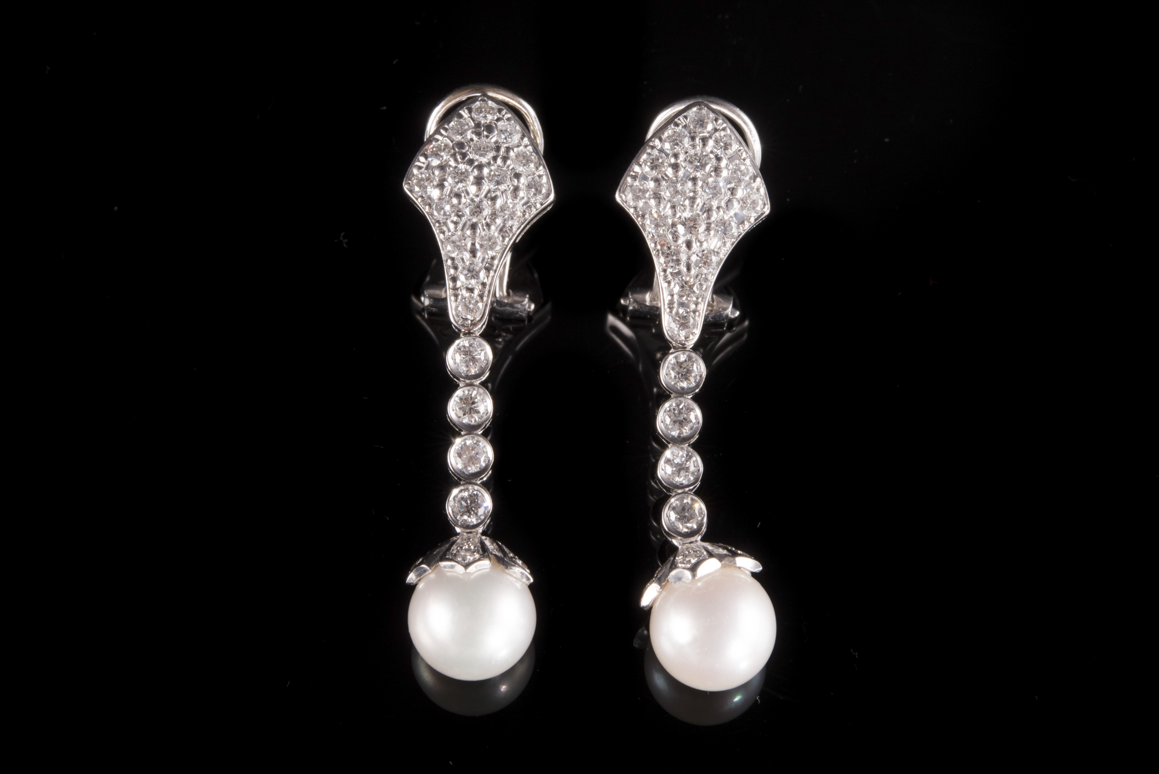 Pendientes Largos De Brillantes Perlas Cultivadas Y Oro Blanco
