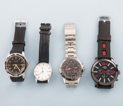 LONGBO, LOTE DE CUATRO RELOJES DE DIFERENTES MARCAS EN METAL PLATEADO ...