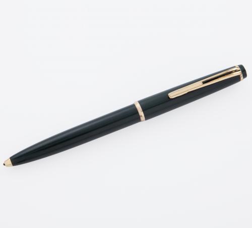 BOLÍGRAFO EN COLOR VERDE CON CLIP DORADO, MARCA MONTBLANC. , Resina